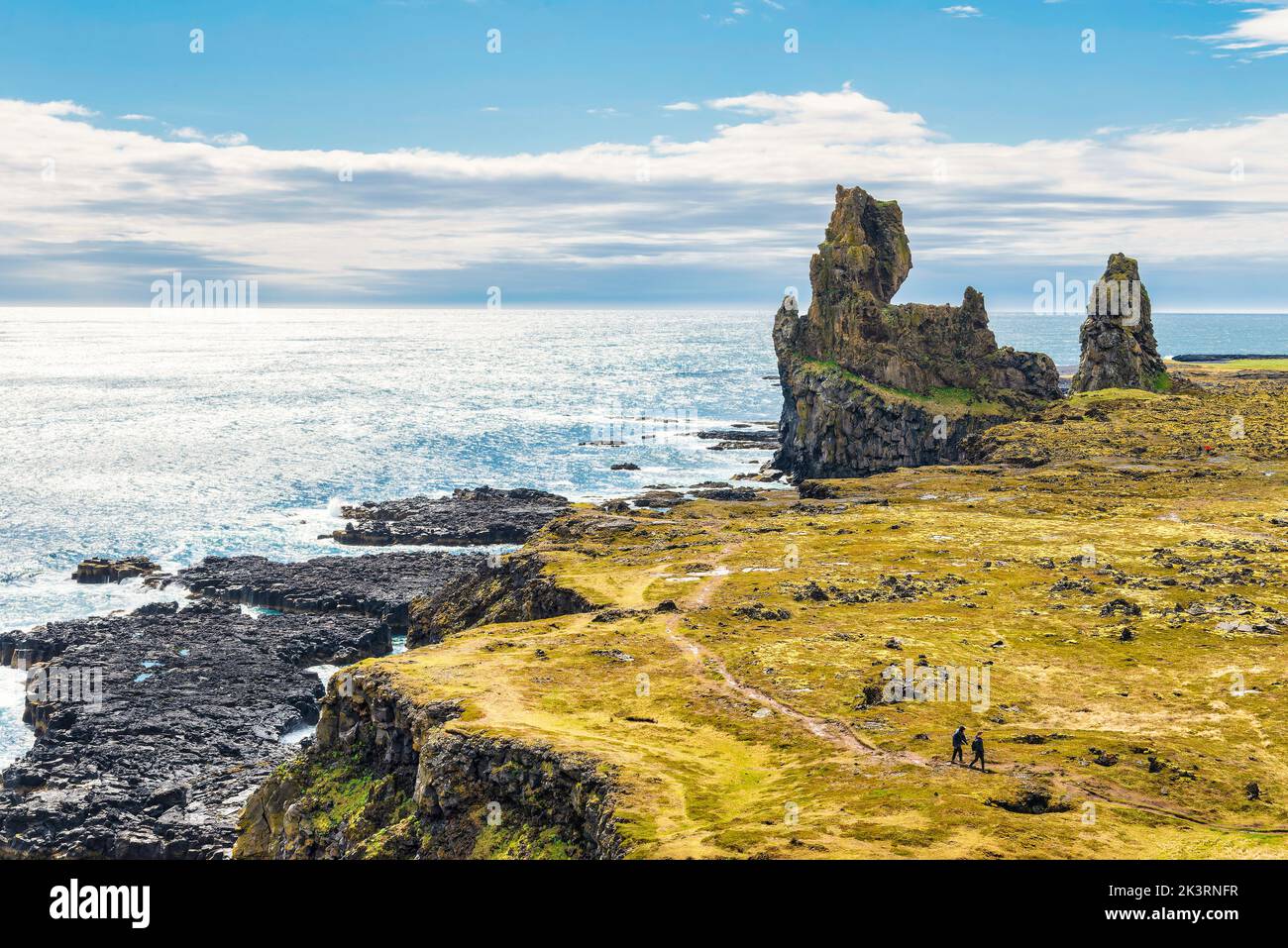Londrangar Cliffs, Snaefellsnes Spectacular black volcanic rocky ...