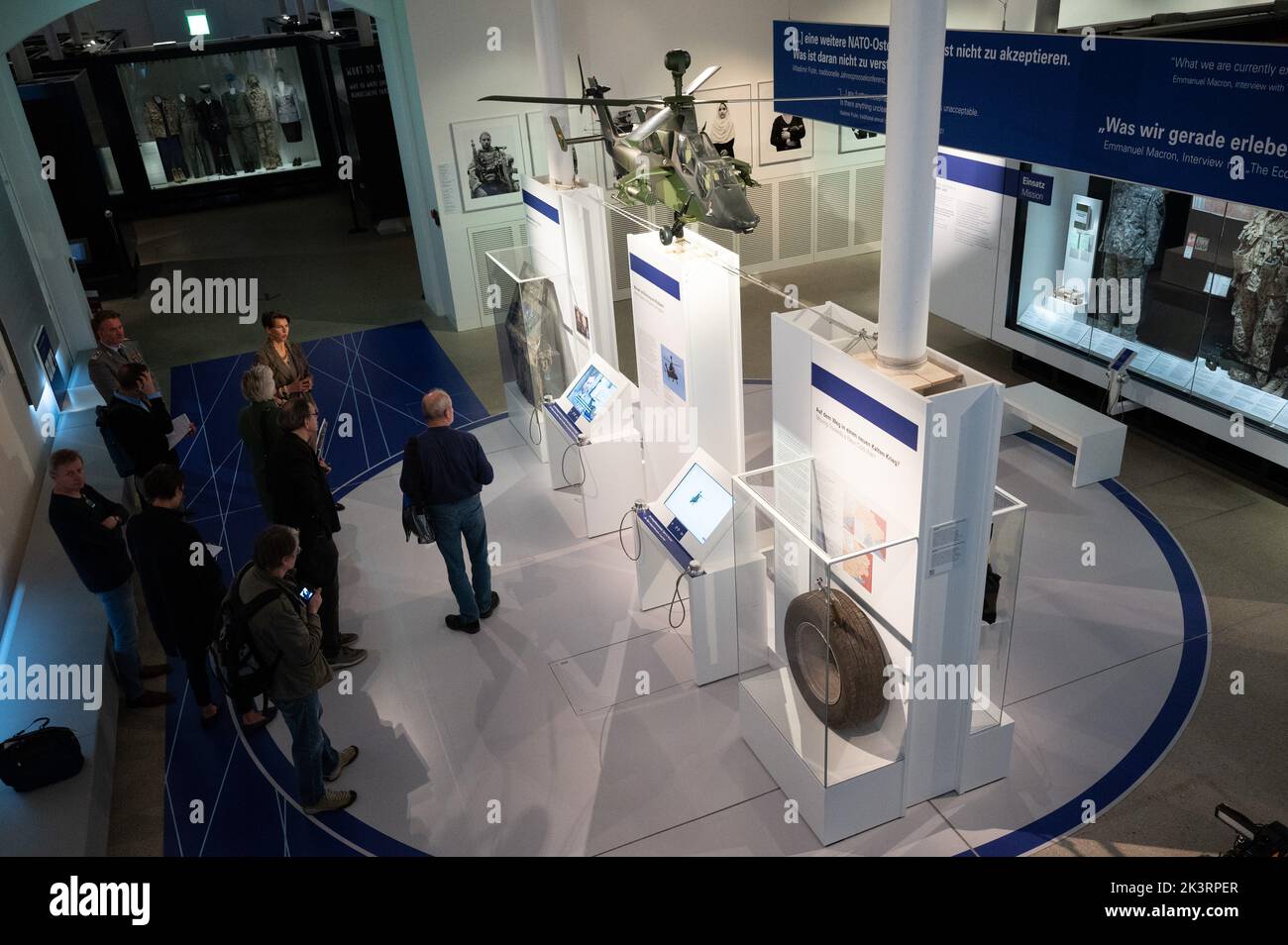 28 September 2022, Saxony, Dresden: Participants in a press tour stand ...