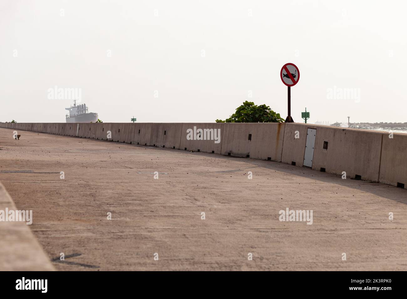 Ship traffic sign hi-res stock photography and images - Alamy