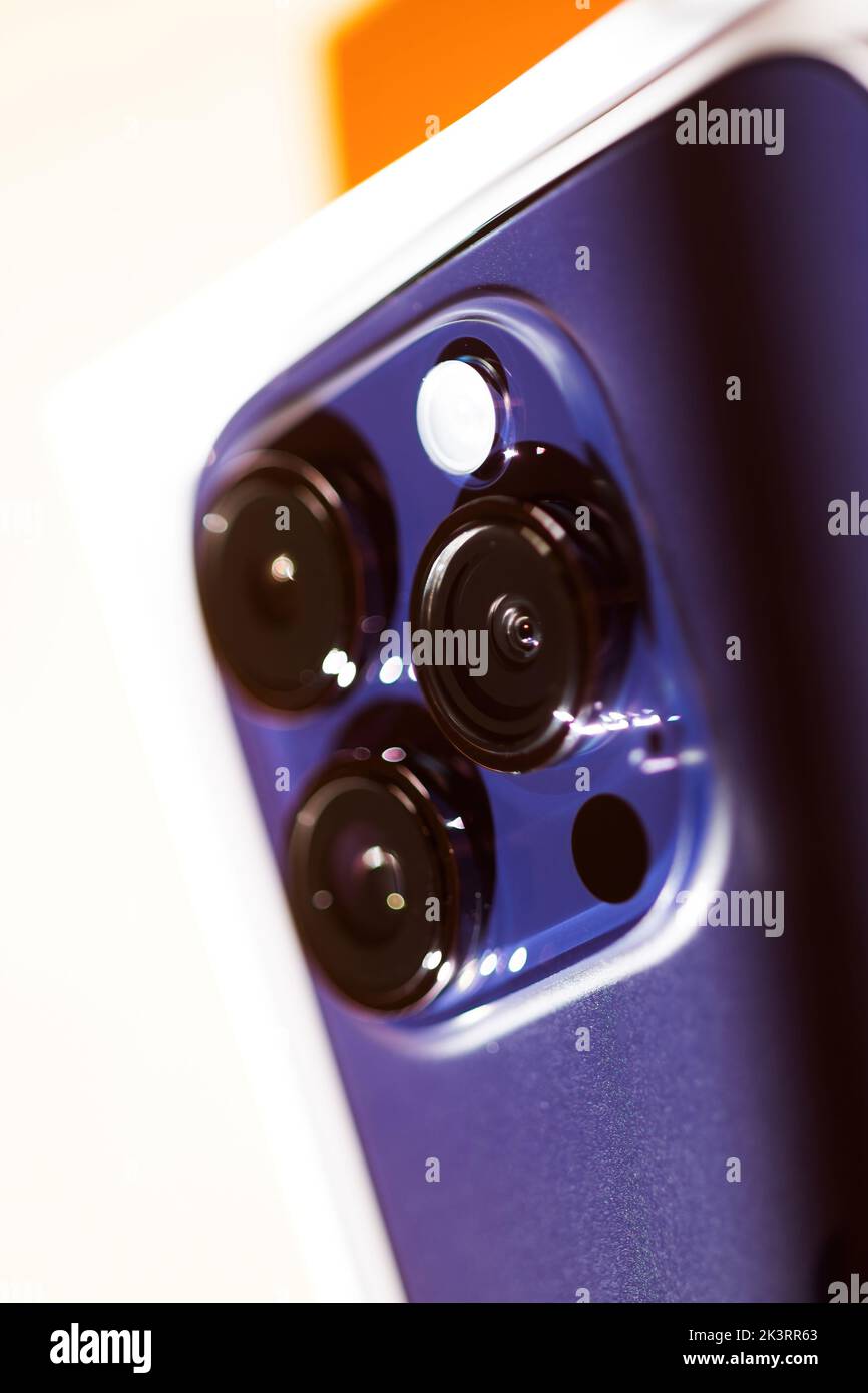 Tilt up camera shot hi-res stock photography and images - Alamy