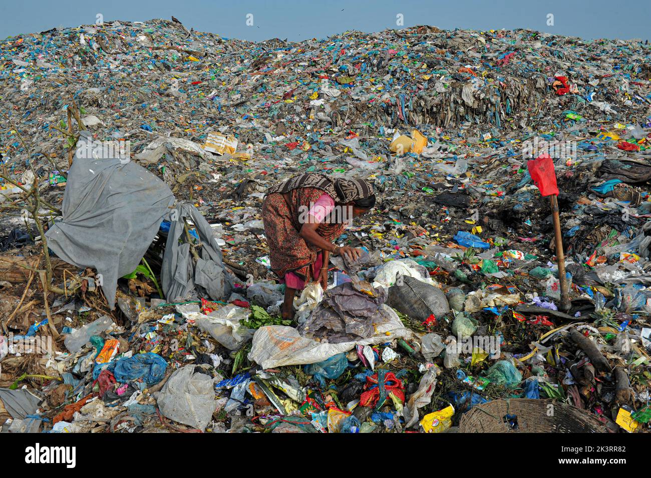 Garbage pickers children hi-res stock photography and images - Alamy