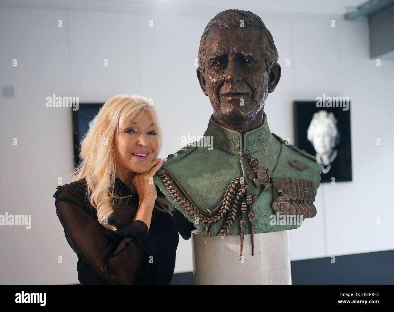 Royal sculptor Frances Segelman poses next to her sculpture of King ...