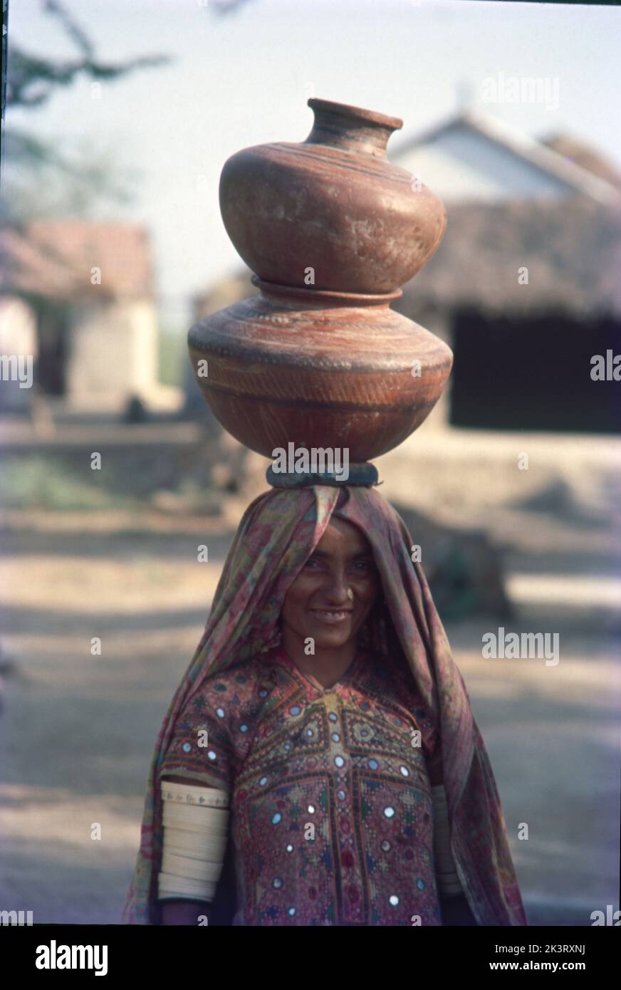 Women with water pots hi-res stock photography and images - Alamy
