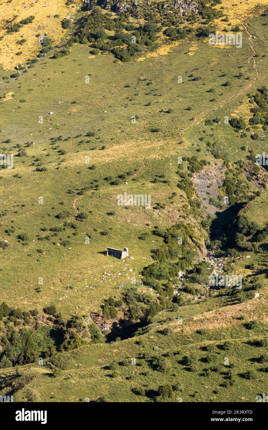 mountain hut in spanish Pyrenees Stock Photo - Alamy