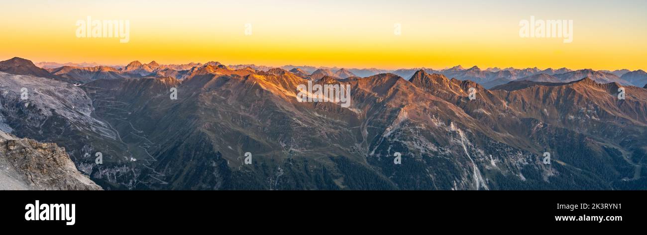 Alpine mountain peaks illuminated by rising sun Stock Photo - Alamy