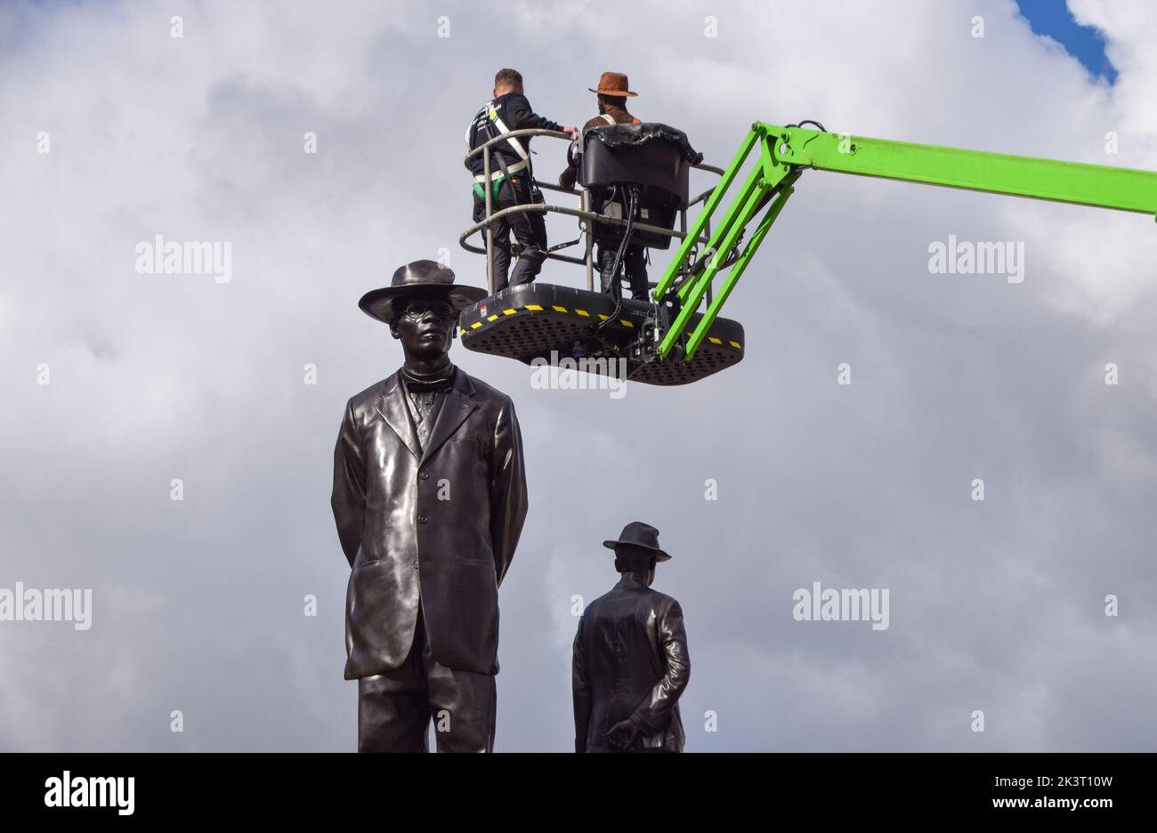 London, UK. 28th Sep, 2022. Artist Samson Kambalu stands on a mobile ...