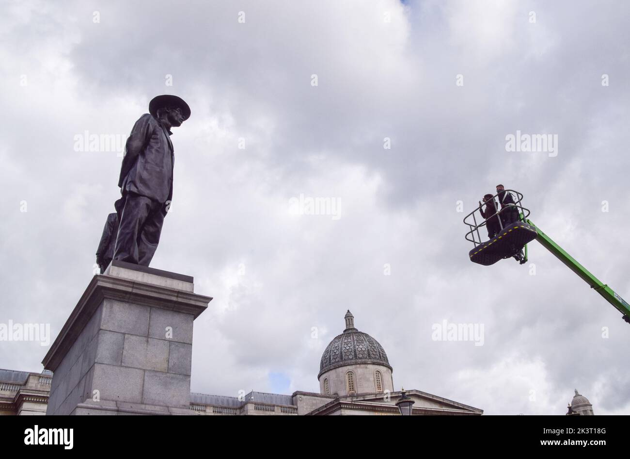 London, UK. 28th Sep, 2022. Artist Samson Kambalu stands on a mobile ...