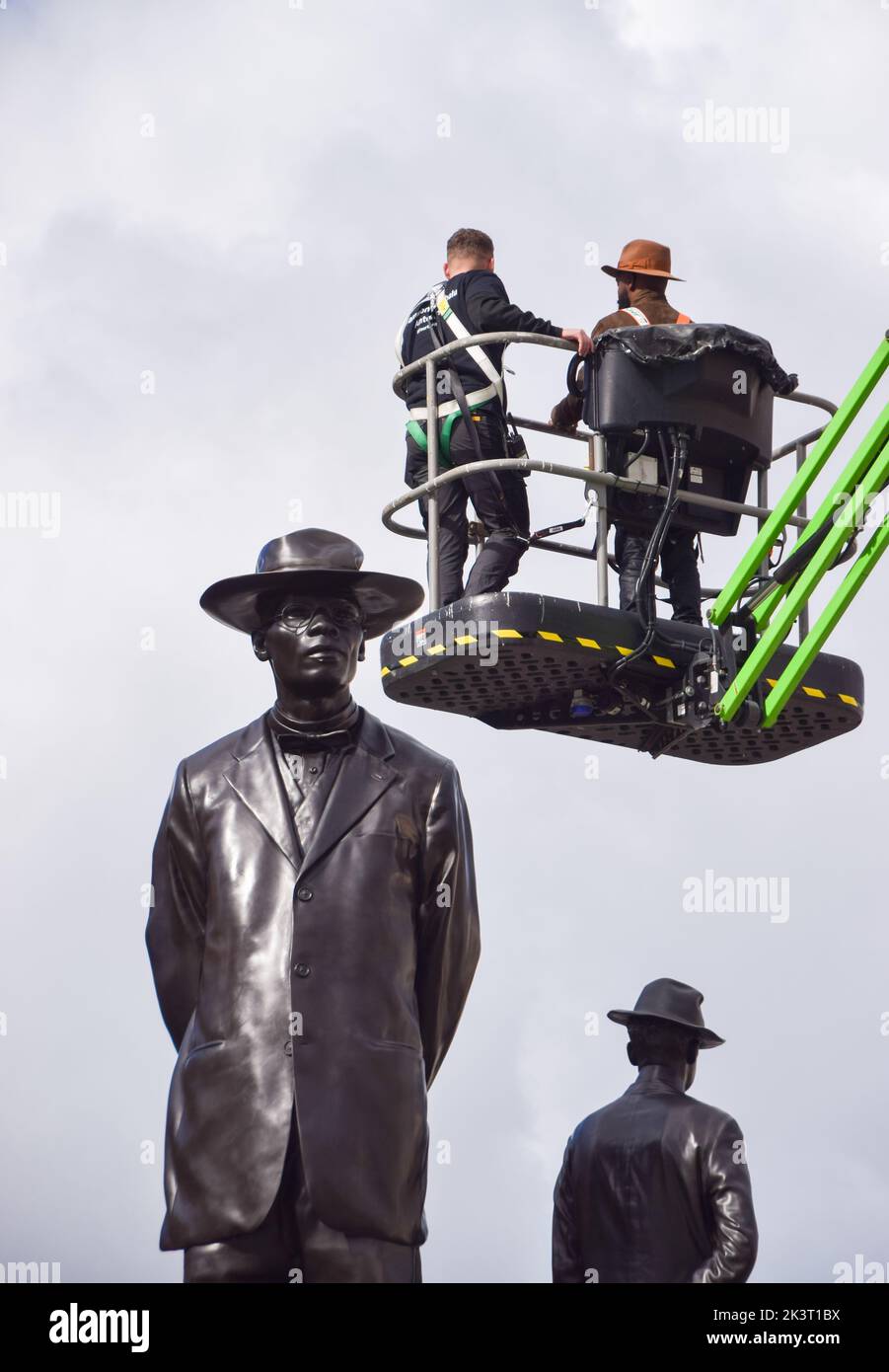 London, UK. 28th Sep, 2022. Artist Samson Kambalu stands on a mobile ...