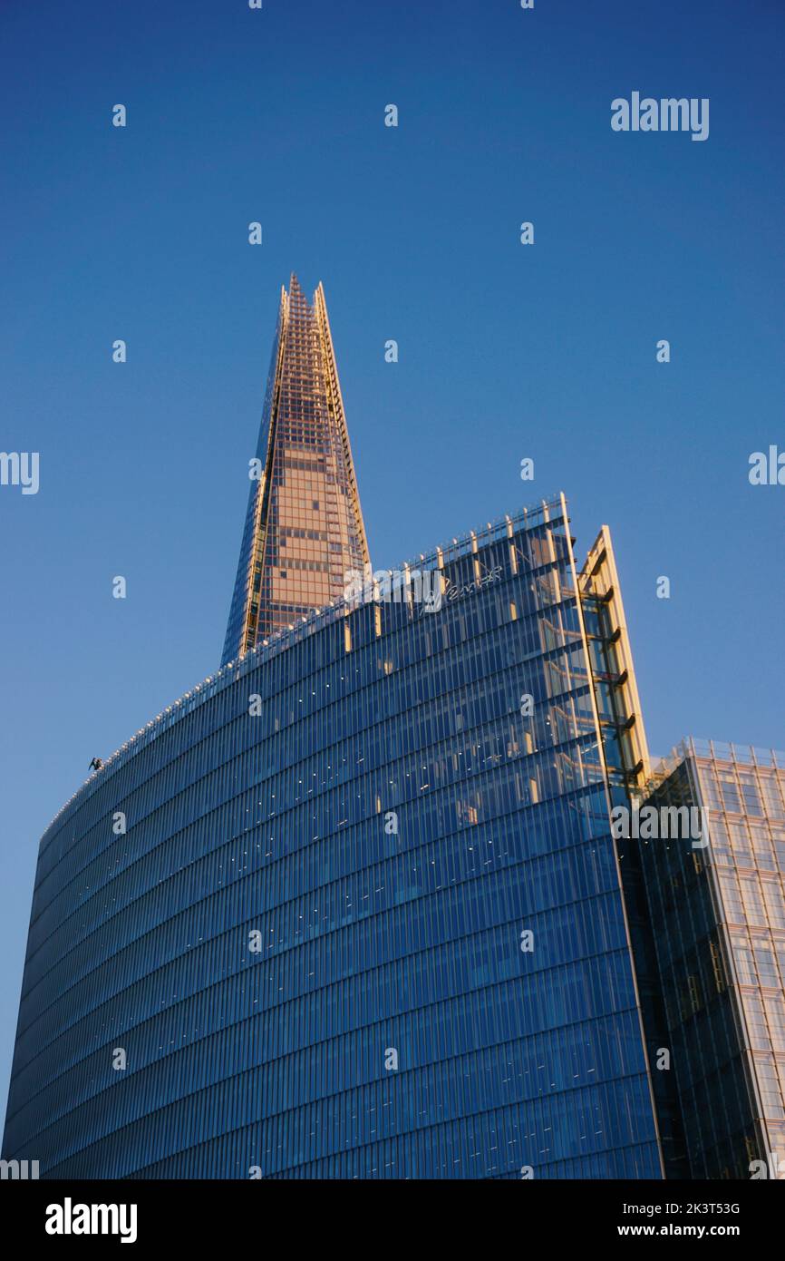 London vertical hi-res stock photography and images - Alamy