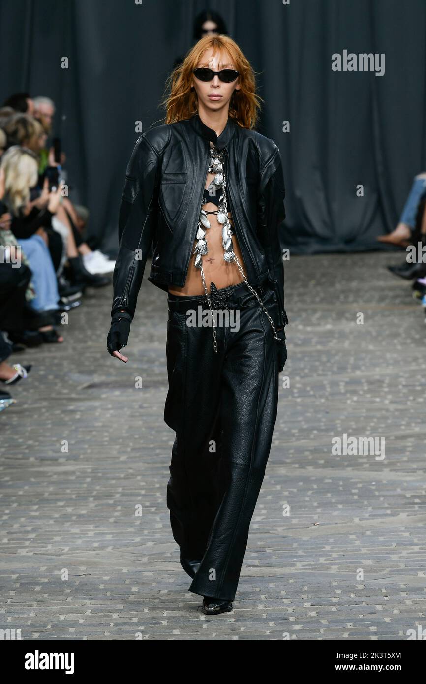 David koma spring 2022 hi-res stock photography and images - Alamy