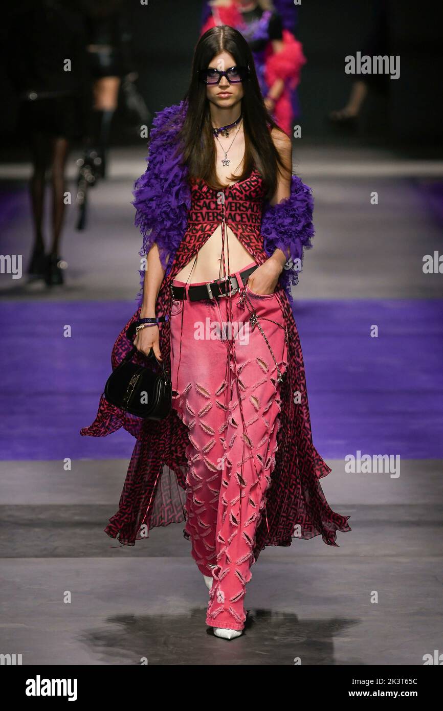VERSACE SS23 runway during Milan fashion Week on September 2022 - Milan ...