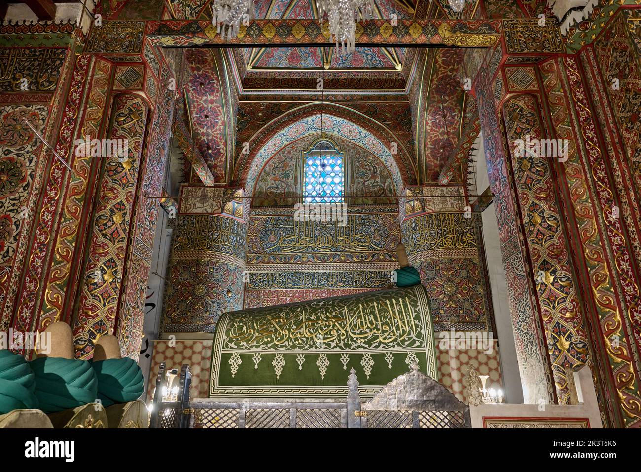 Innenaufnahme des Mausoleum und Museum des Mevlana Rumi, Hazreti ...