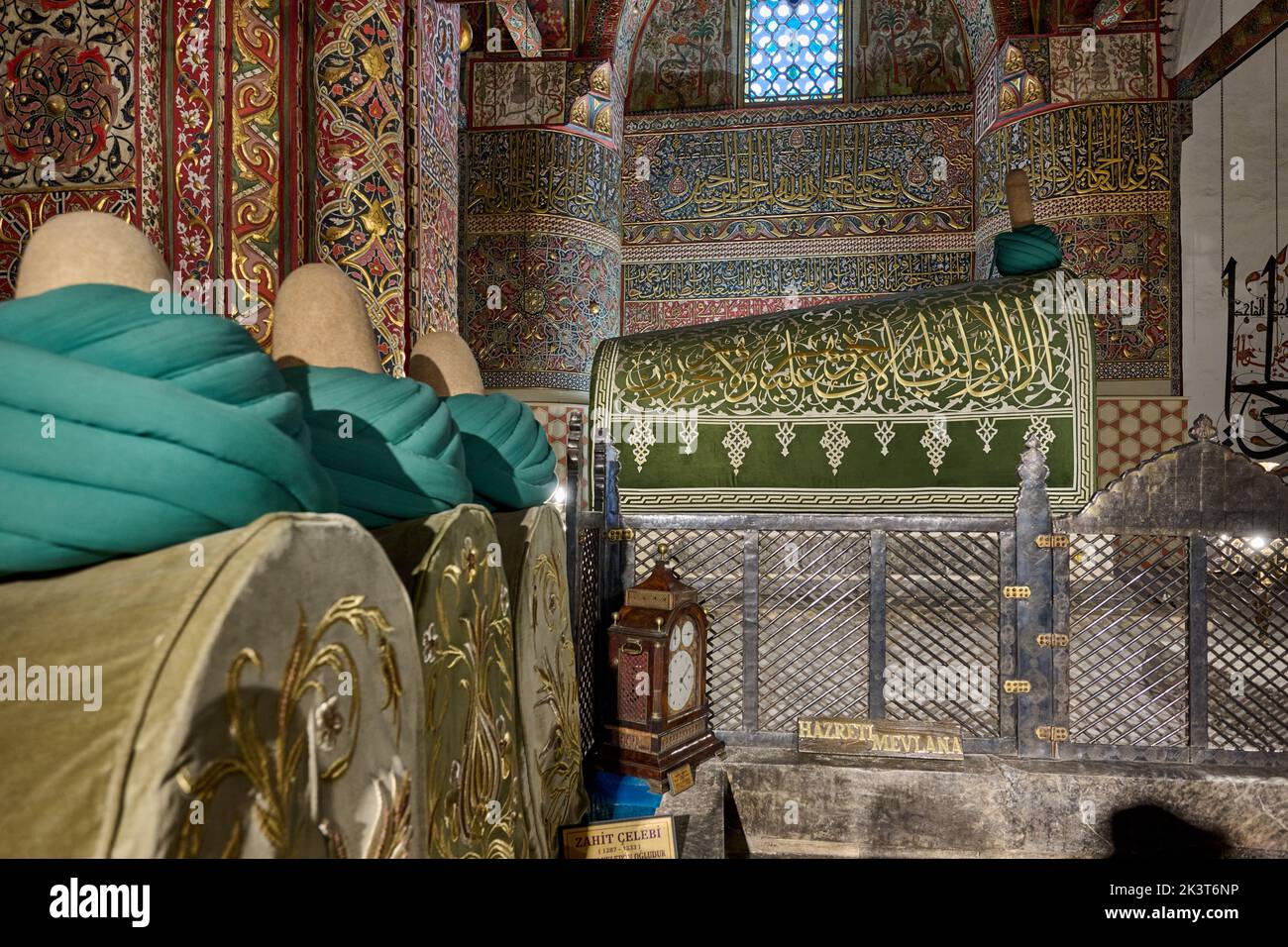 Innenaufnahme des Mausoleum und Museum des Mevlana Rumi, Hazreti ...