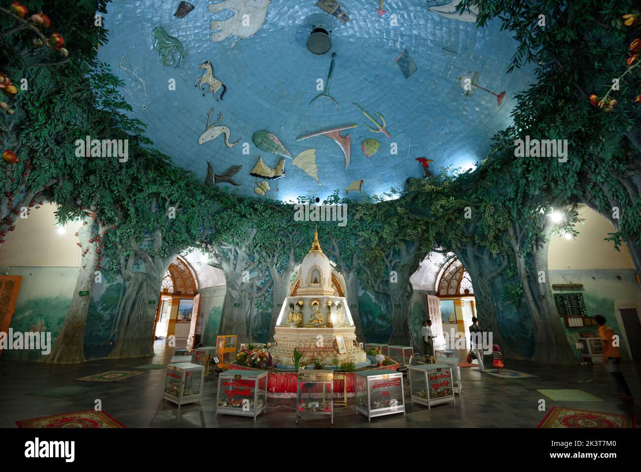 Temple pagoda interior buddhism hi-res stock photography and images - Alamy