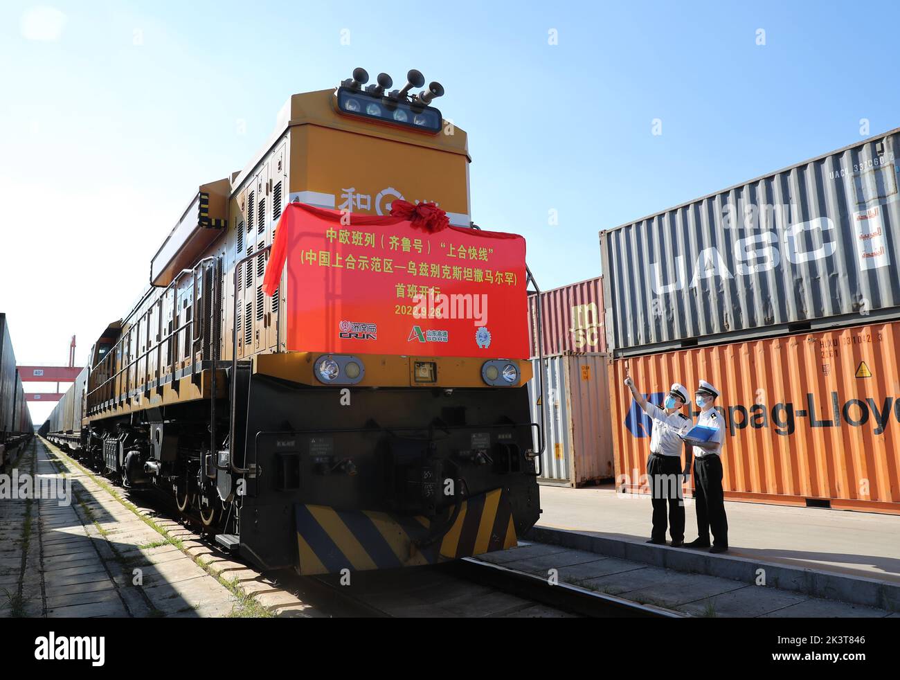 QINGDAO, CHINA - SEPTEMBER 28, 2022 - A Qingdao customs officer handles ...