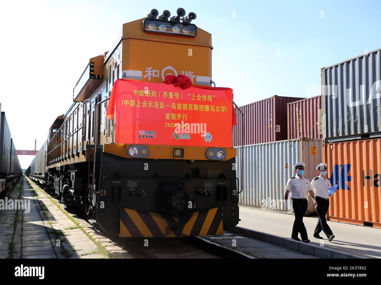 QINGDAO, CHINA - SEPTEMBER 28, 2022 - A Qingdao customs officer handles ...