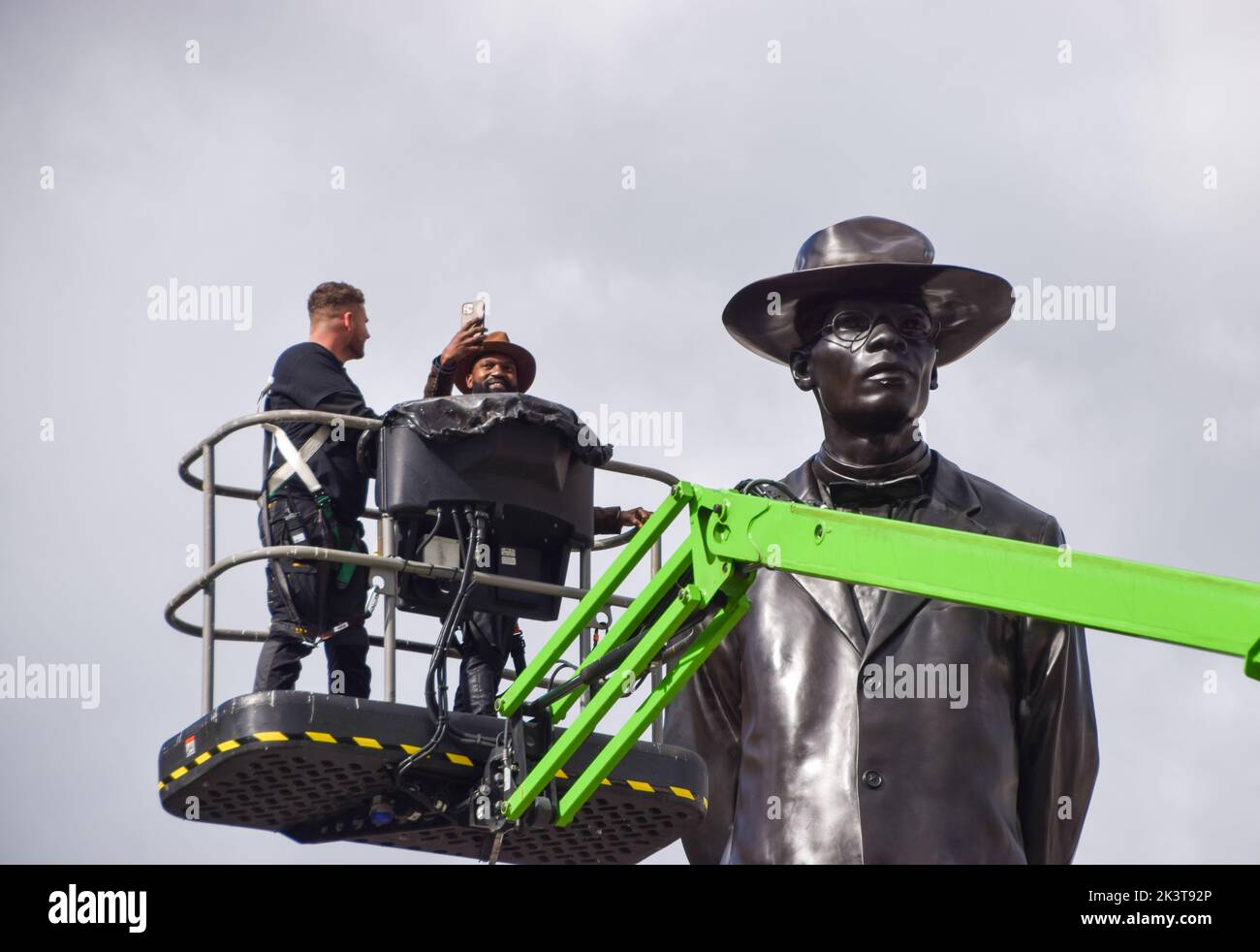 London, England, UK. 28th Sep, 2022. Artist SAMSON KAMBALU stands on a ...