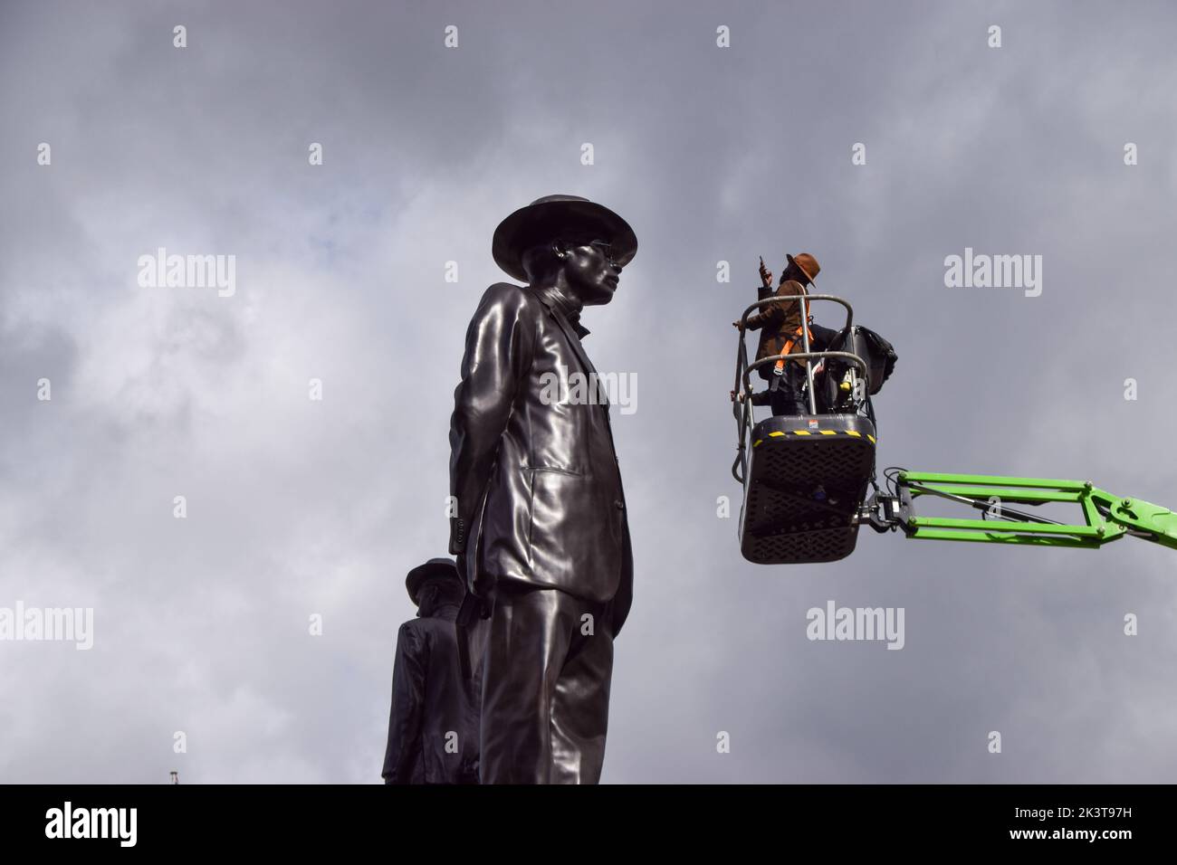 London, England, UK. 28th Sep, 2022. Artist SAMSON KAMBALU stands on a ...