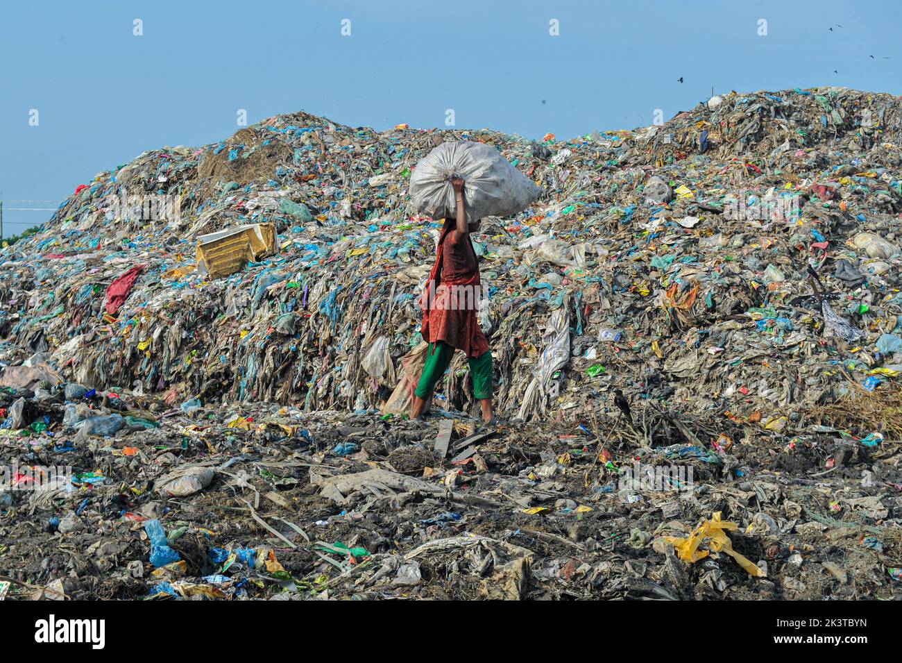 September 27, 2022, Sylhet, Bangladesh: Pickers collect waste that can ...