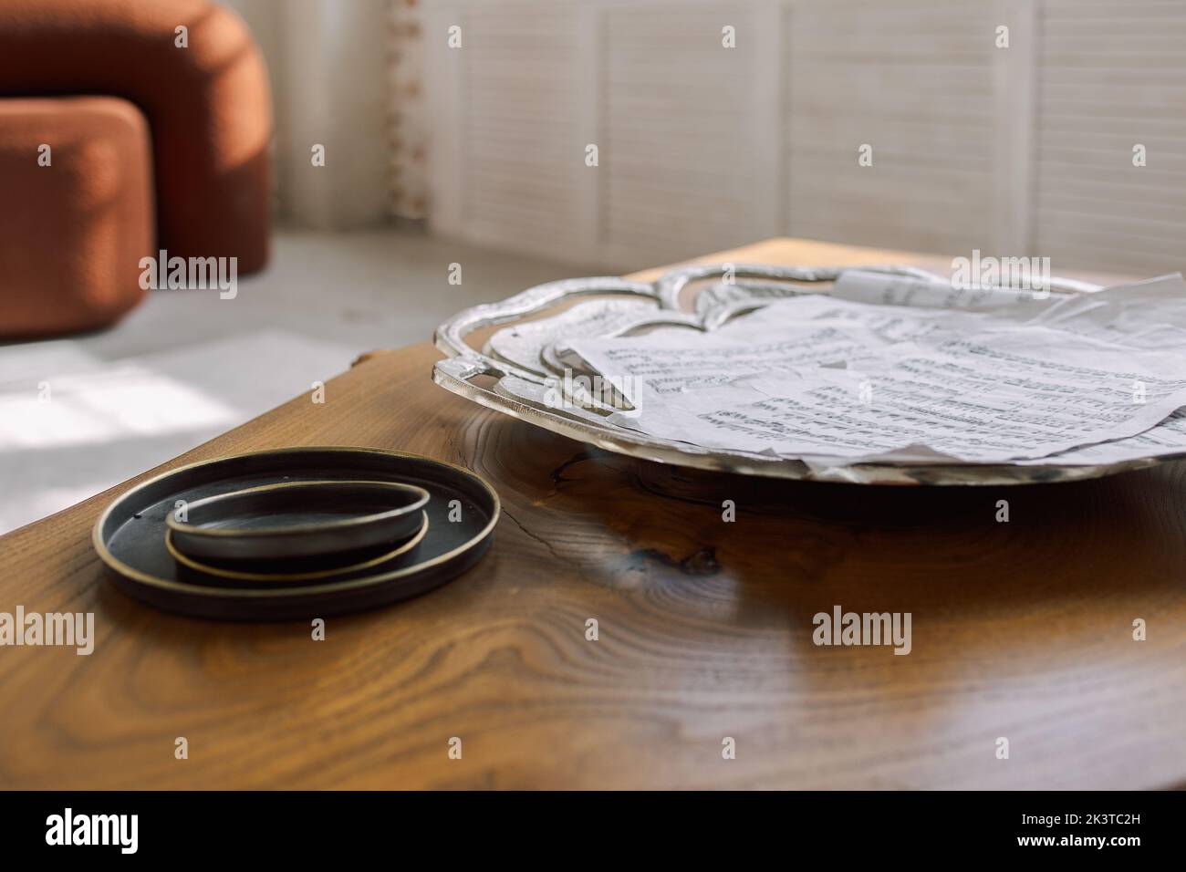 Music notes on paper hi-res stock photography and images - Alamy