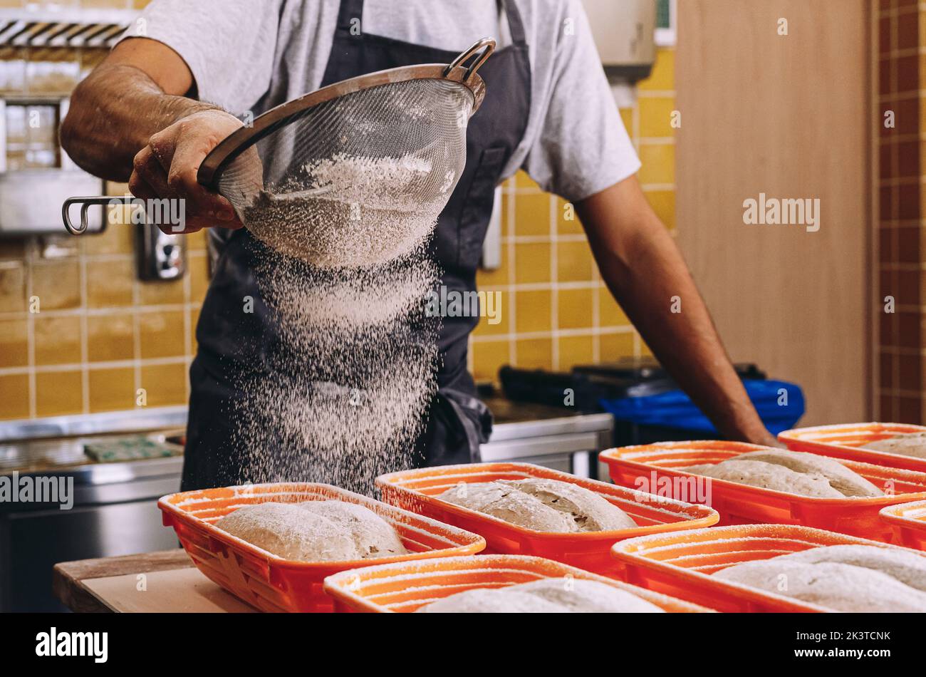 Scattering flour hi-res stock photography and images - Alamy