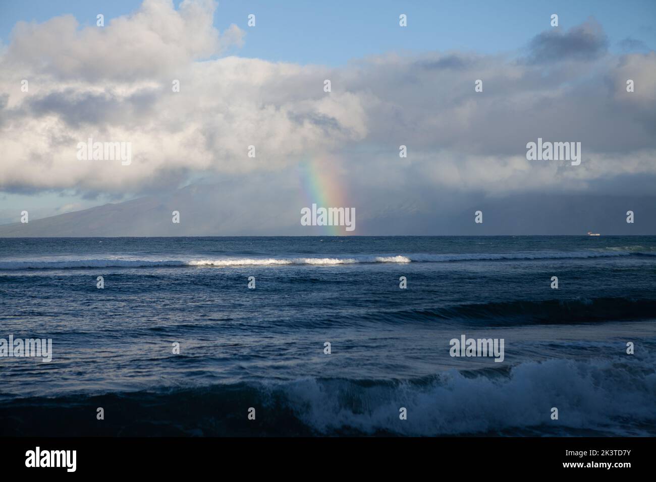rainbow off the coast of Maui, Hawaii Stock Photo - Alamy