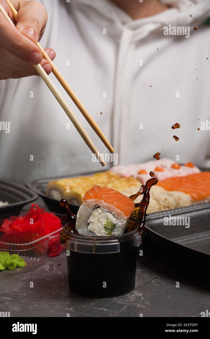 Girl japan sushi hi-res stock photography and images - Alamy