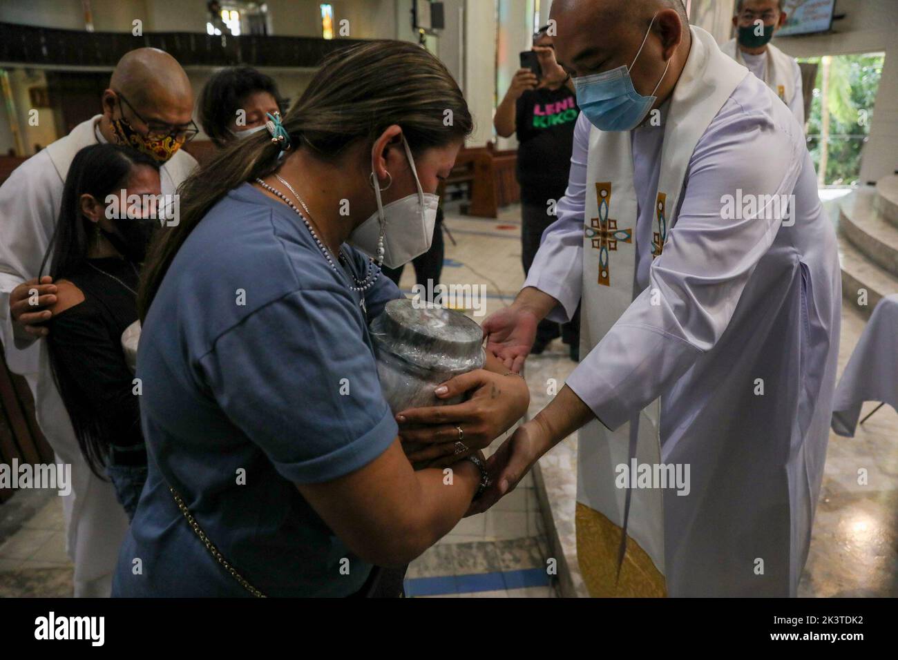 Manila, Philippines. 28th Sep, 2022. Family members and relatives ...