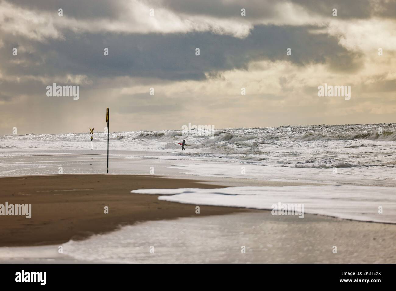 Westerland, Germany. 28th Sep, 2022. A surfer walks into the northsea ...