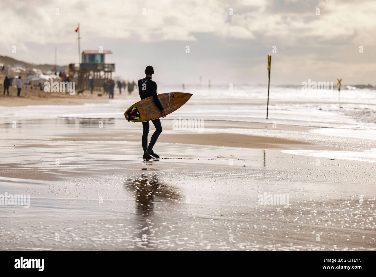 Westerland, Germany. 28th Sep, 2022. A surfer stand at the beach on the ...