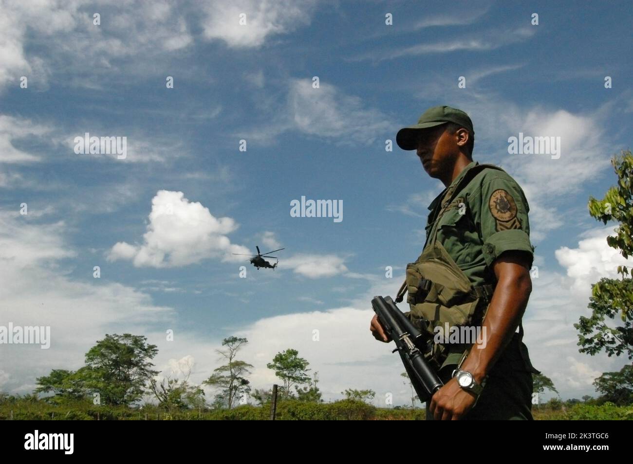 Sierra de Perija-Frontera de Venezuela- 28-04-2008. A soldier of ...
