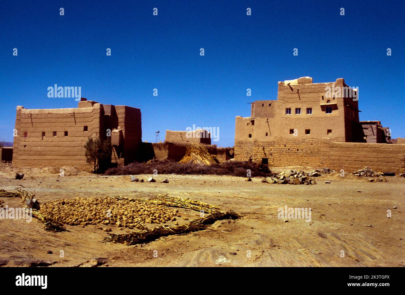 Sada Yemen Traditional House Of Mud With Flat Roof Stock Photo - Alamy