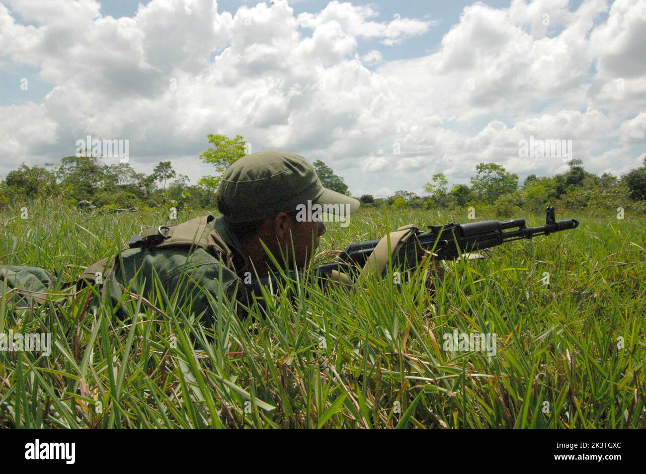 Sierra de Perija-Frontera de Venezuela- 28-04-2008. A soldier of ...
