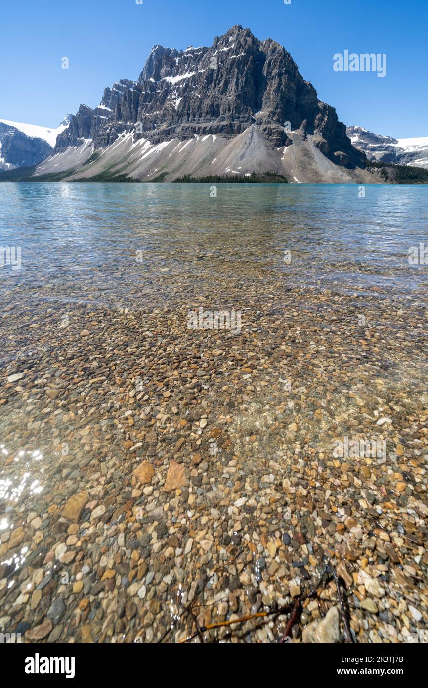 Bow Lake with colorful pebbles and rocks in Banff National Park Stock ...