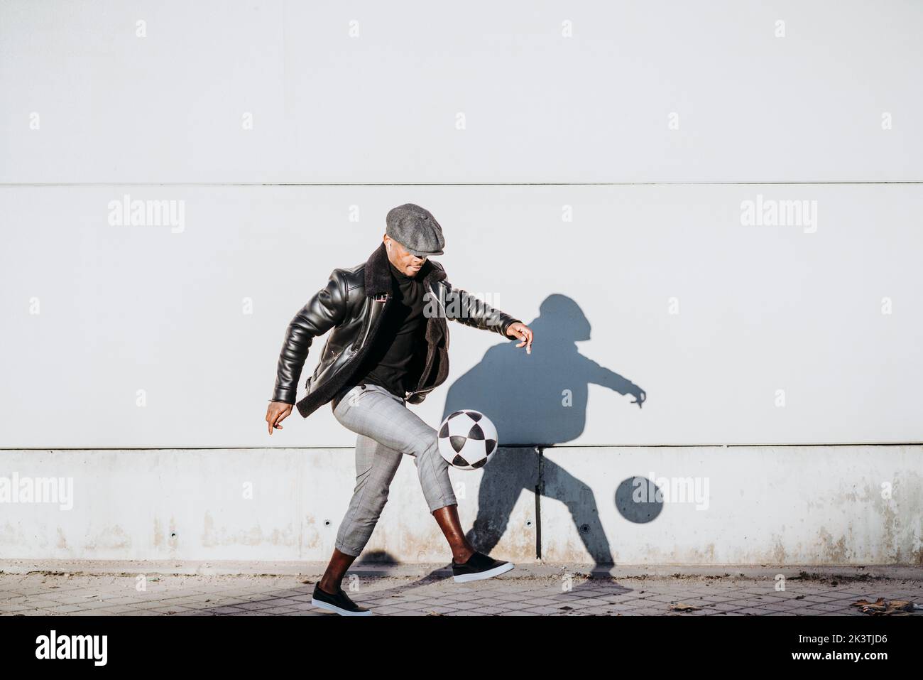 Football kicking wall hi-res stock photography and images - Alamy