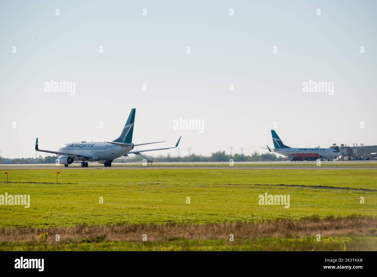 Commercial jet aircraft hi-res stock photography and images - Alamy