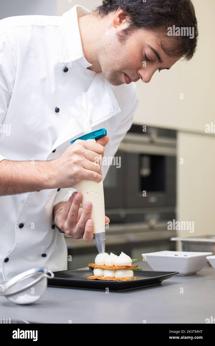 White piping bag hi-res stock photography and images - Alamy