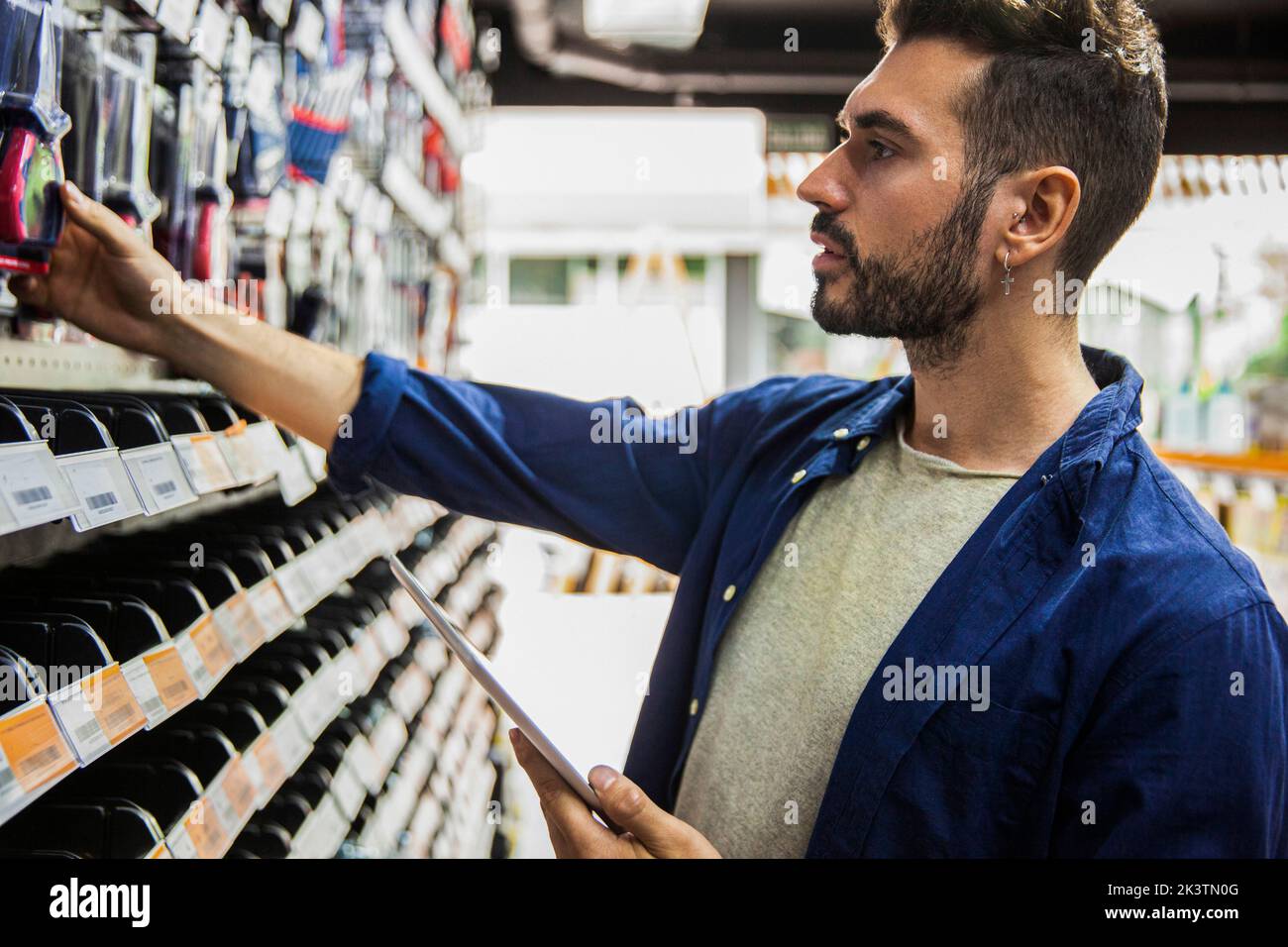 Hardware inventory hi-res stock photography and images - Alamy