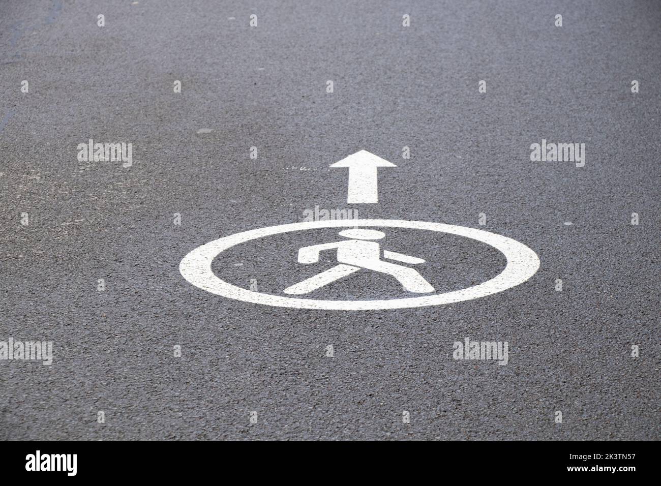 Pedestrian walkway sign man symbol hi-res stock photography and images ...