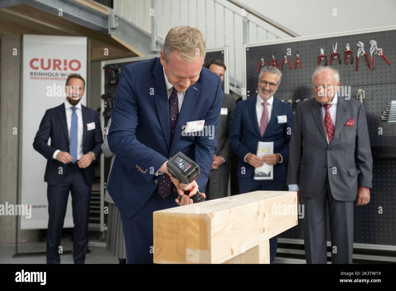 28 September 2022, Baden-Württemberg, Künzelsau: Reinhold Würth (r-l ...