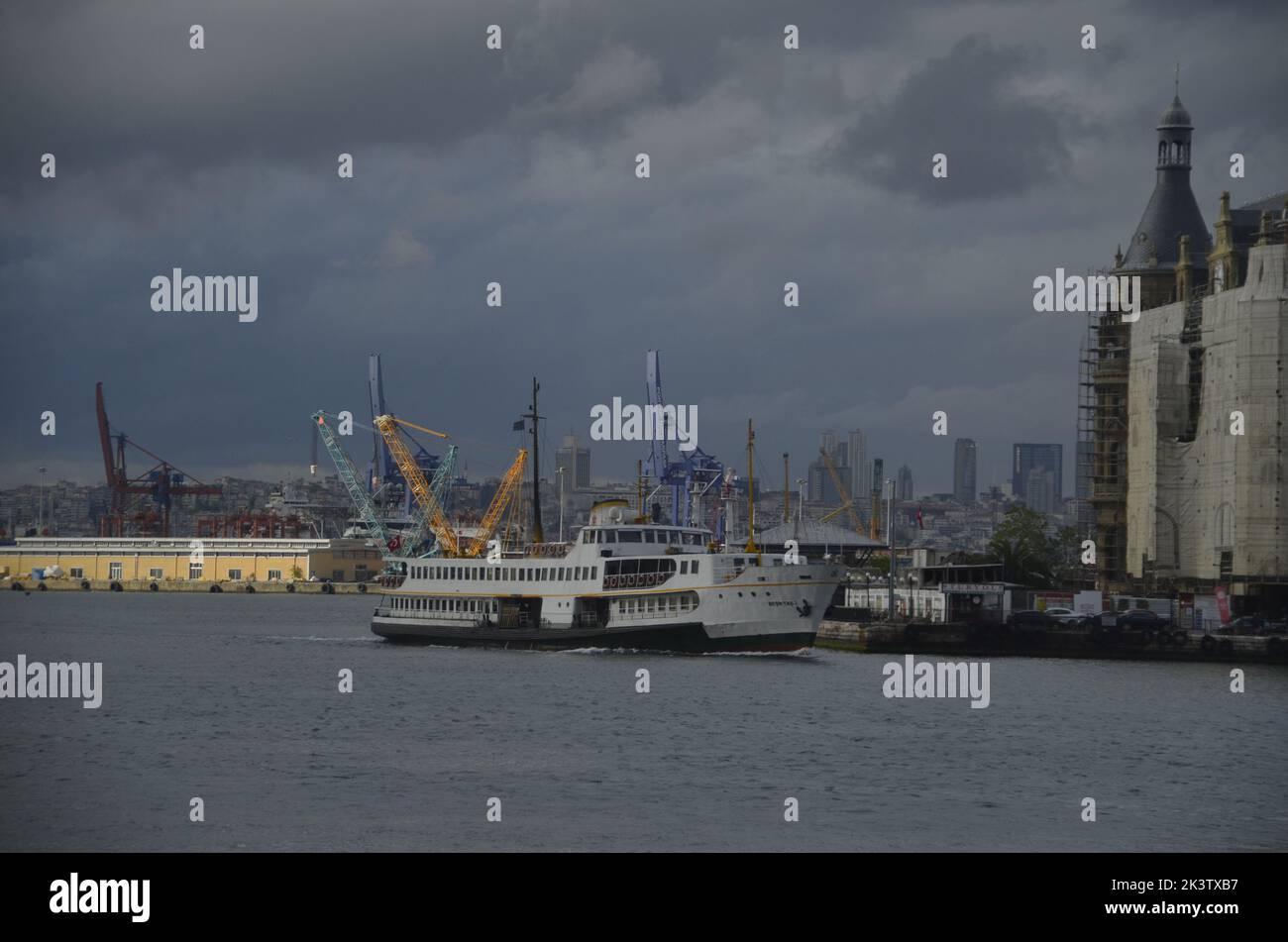 Kadikoy ferry station hi-res stock photography and images - Alamy