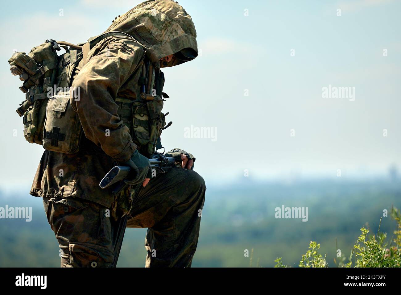 Full military experience - One day commando - running through the water ...