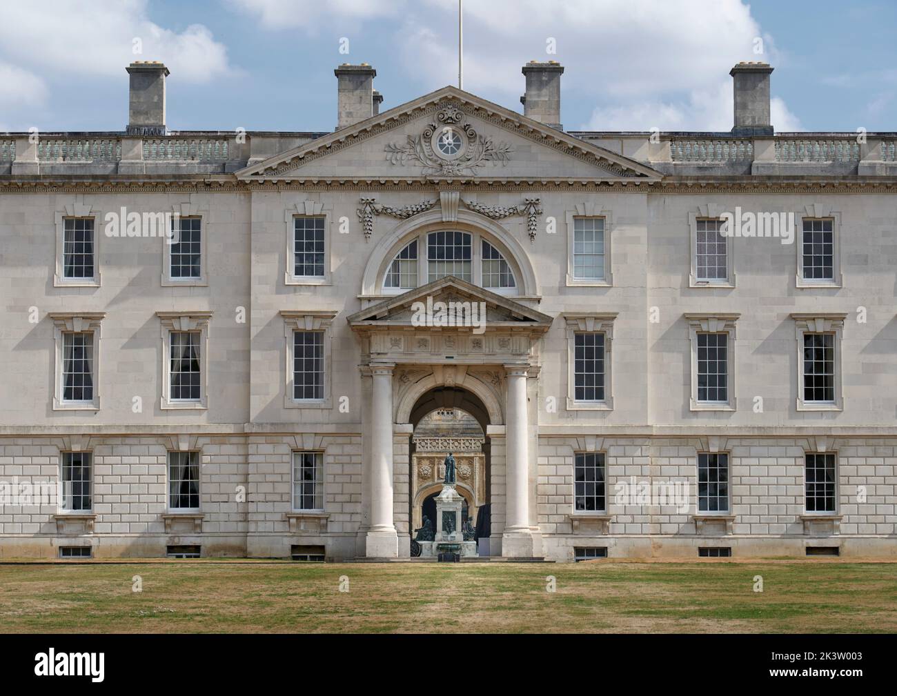 Frontage and central archway of western facade of Gibbs Building, King ...