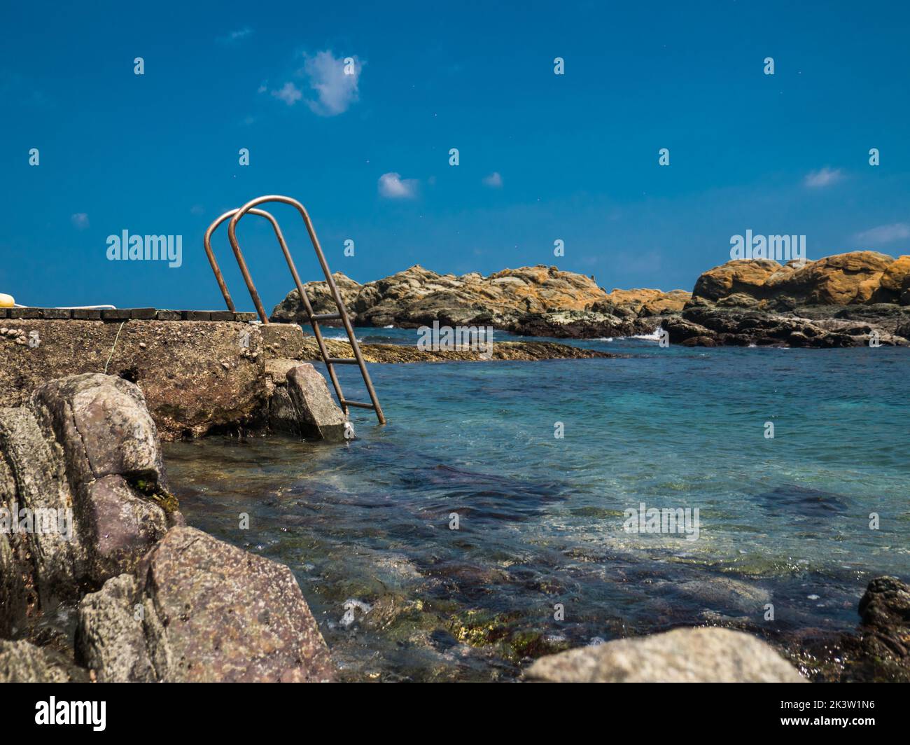 Ocean swimming pool hi-res stock photography and images - Alamy