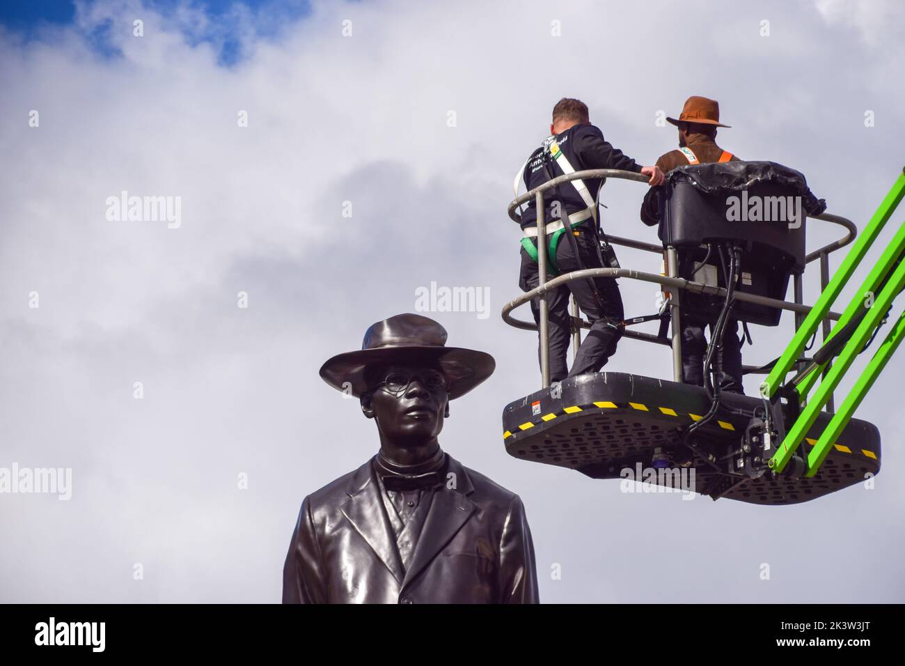 London, UK. 28th Sep, 2022. Artist Samson Kambalu stands on a mobile ...