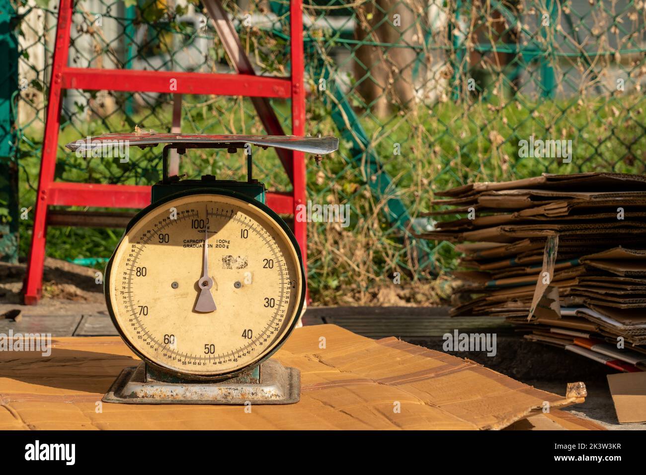 Vintage weighing scale hi-res stock photography and images - Alamy