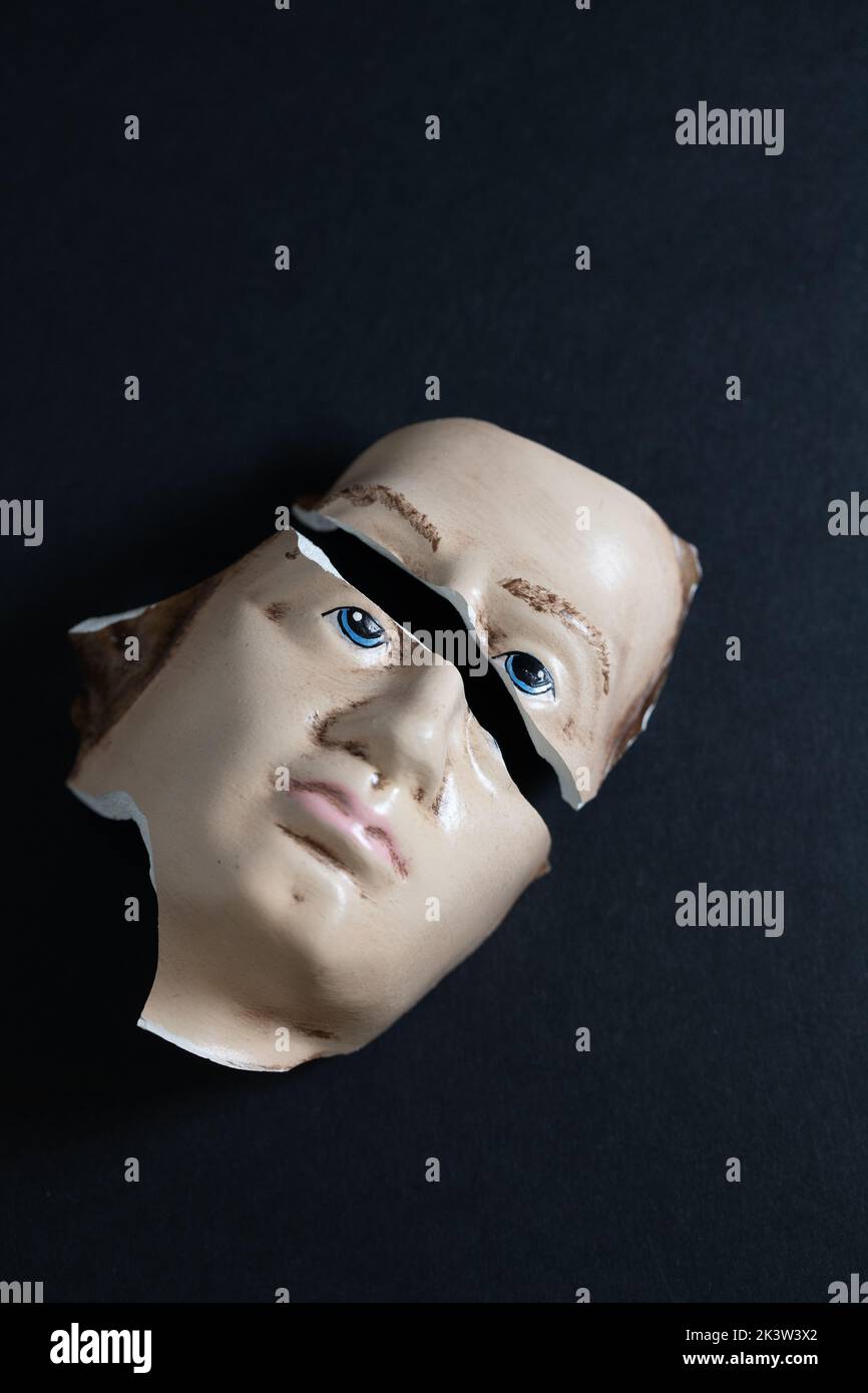 A split and broken face from a ceramic bust of a man Stock Photo - Alamy