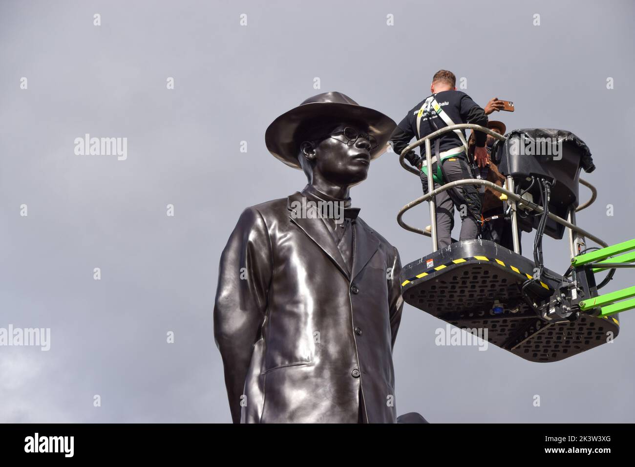 London, UK. 28th Sep, 2022. Artist Samson Kambalu stands on a mobile ...