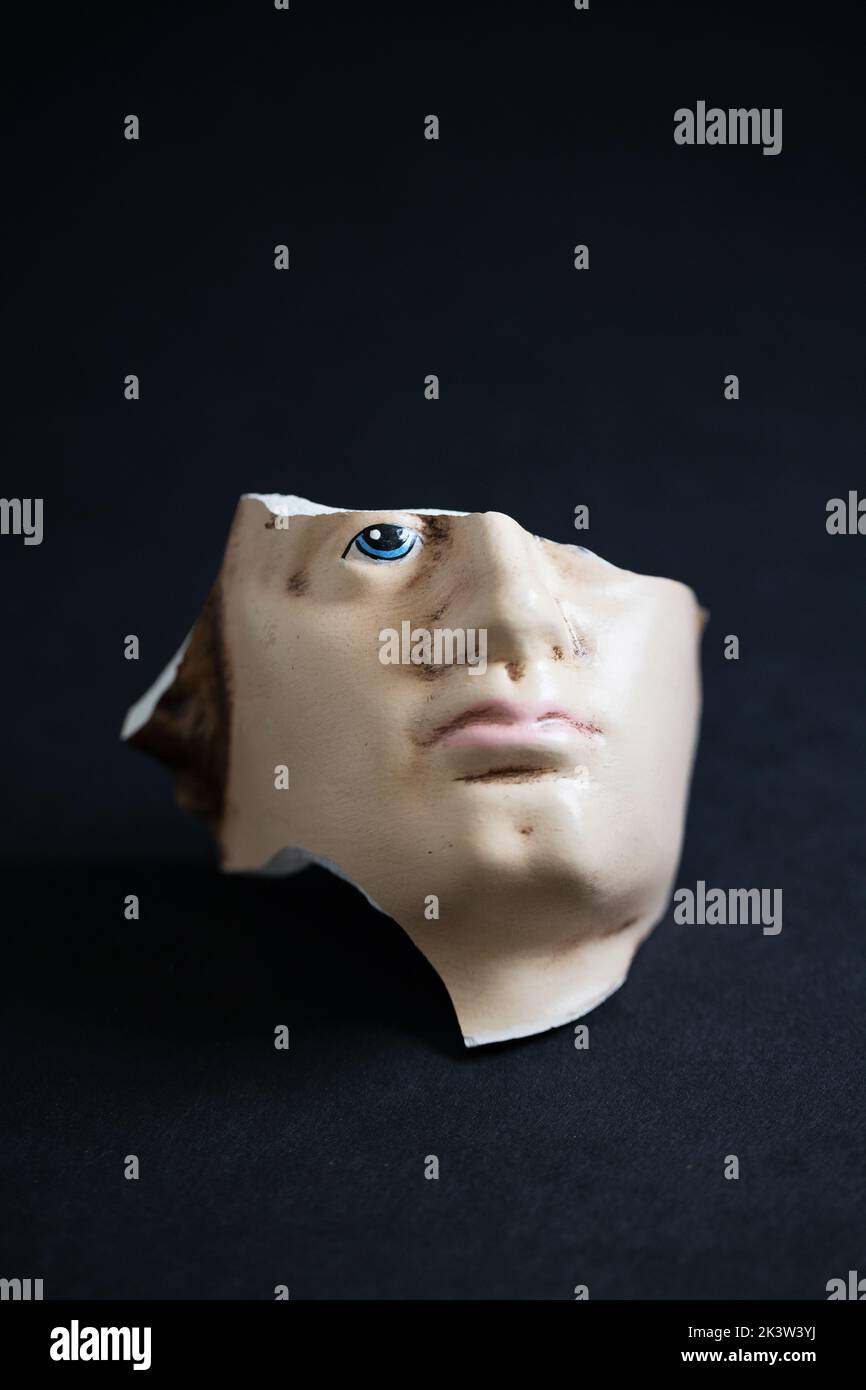 Face broken hi-res stock photography and images - Alamy