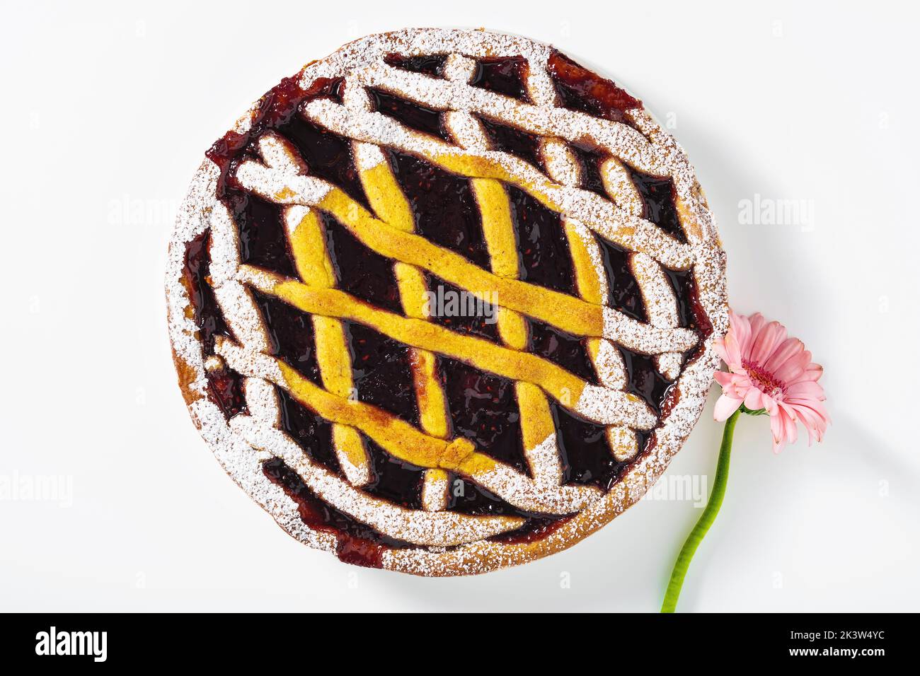 Linzertorte hi-res stock photography and images - Alamy